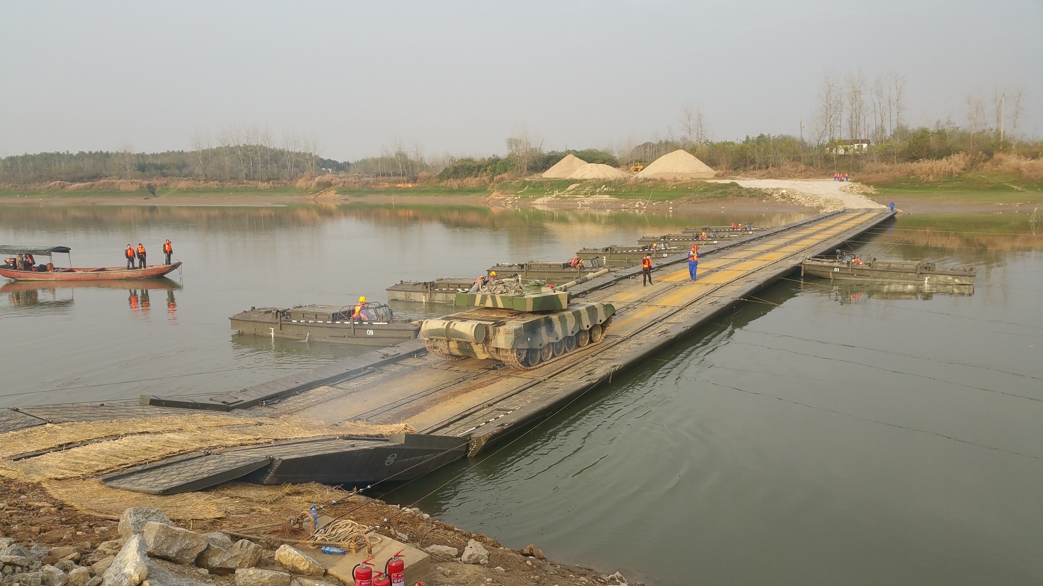 Pontoon Shape Depth 0.8m Ferrying Rafts Military Pontoon Bridge Fast ...